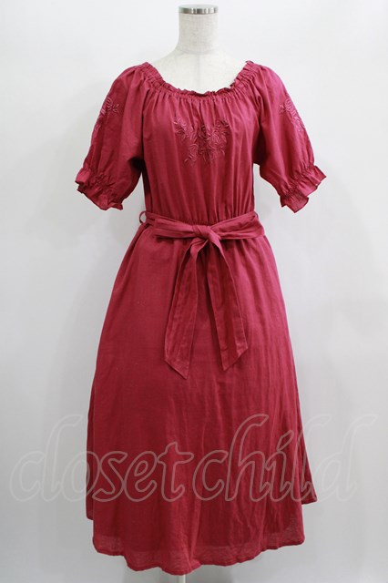 an another angelus / ローズ刺繍オフショルロングワンピース Free SHOCKING PINK H-25-01-27-022-CA-OP-NS-ZH - closet ...